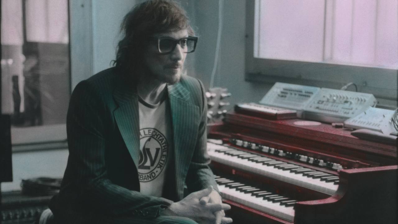 León Larregui presenta su tercer álbum de estudio “Prismarama” - Joya ...